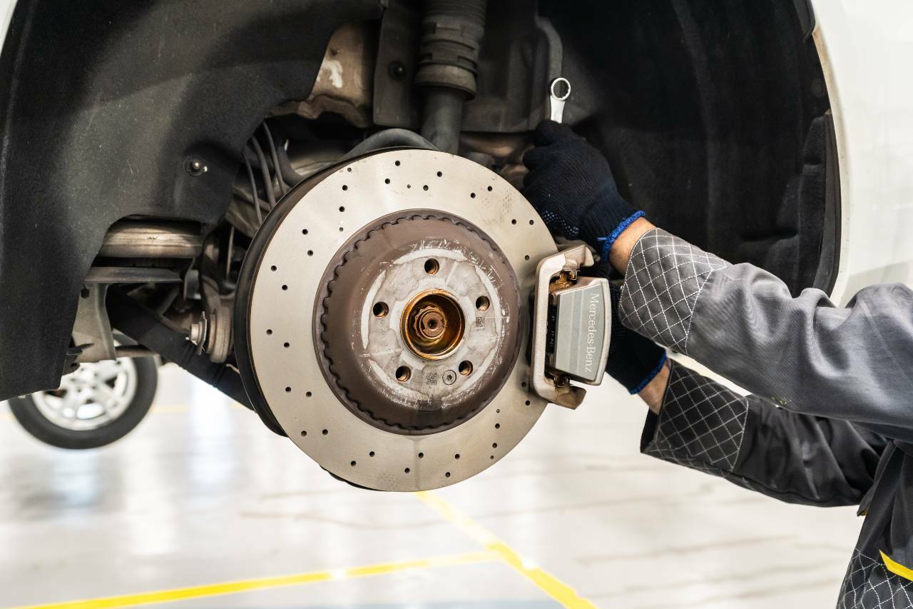 Professional Car Brake Service in Dubai Centre | Emirates Moto